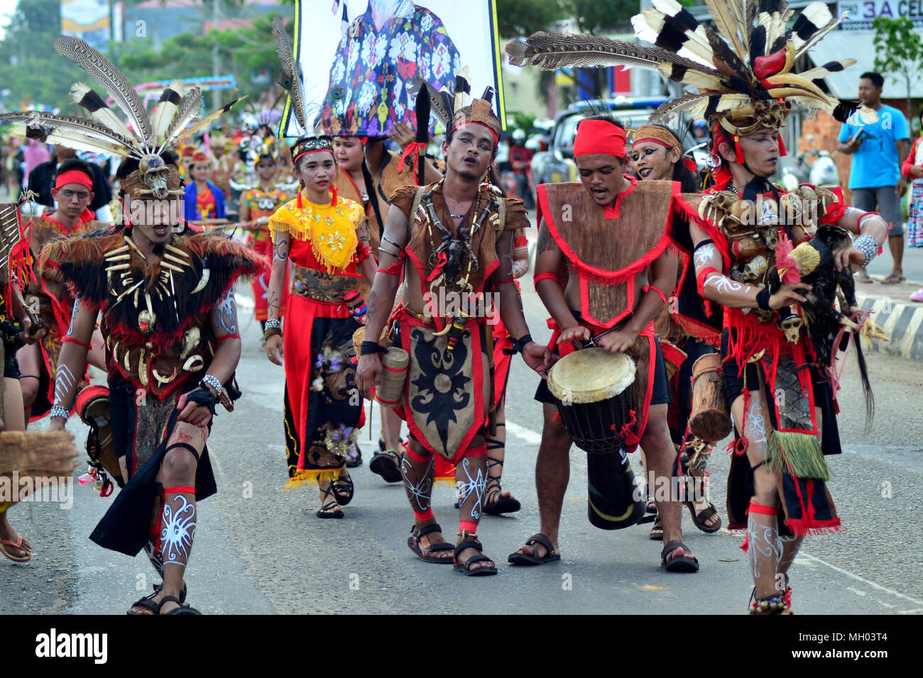 Land dayak hi-res stock photography and images - Alamy