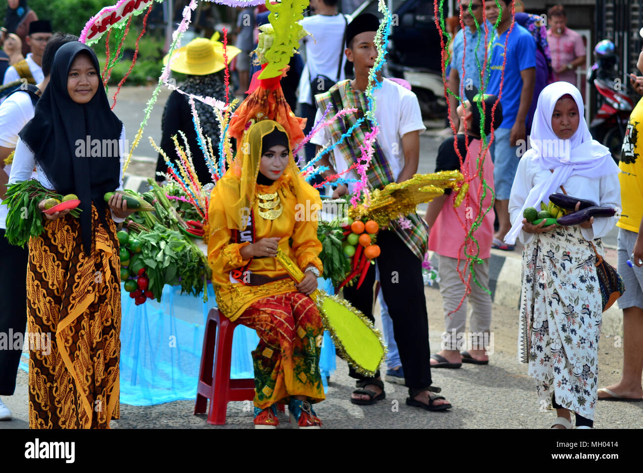 Land dayak hi-res stock photography and images - Alamy