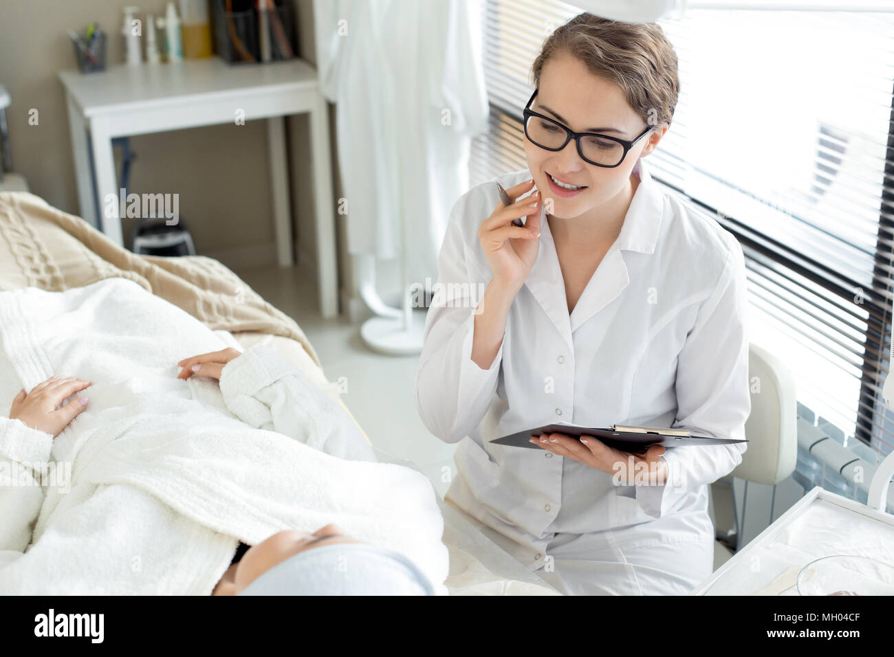 Cosmetologist hi-res stock photography and images - Alamy