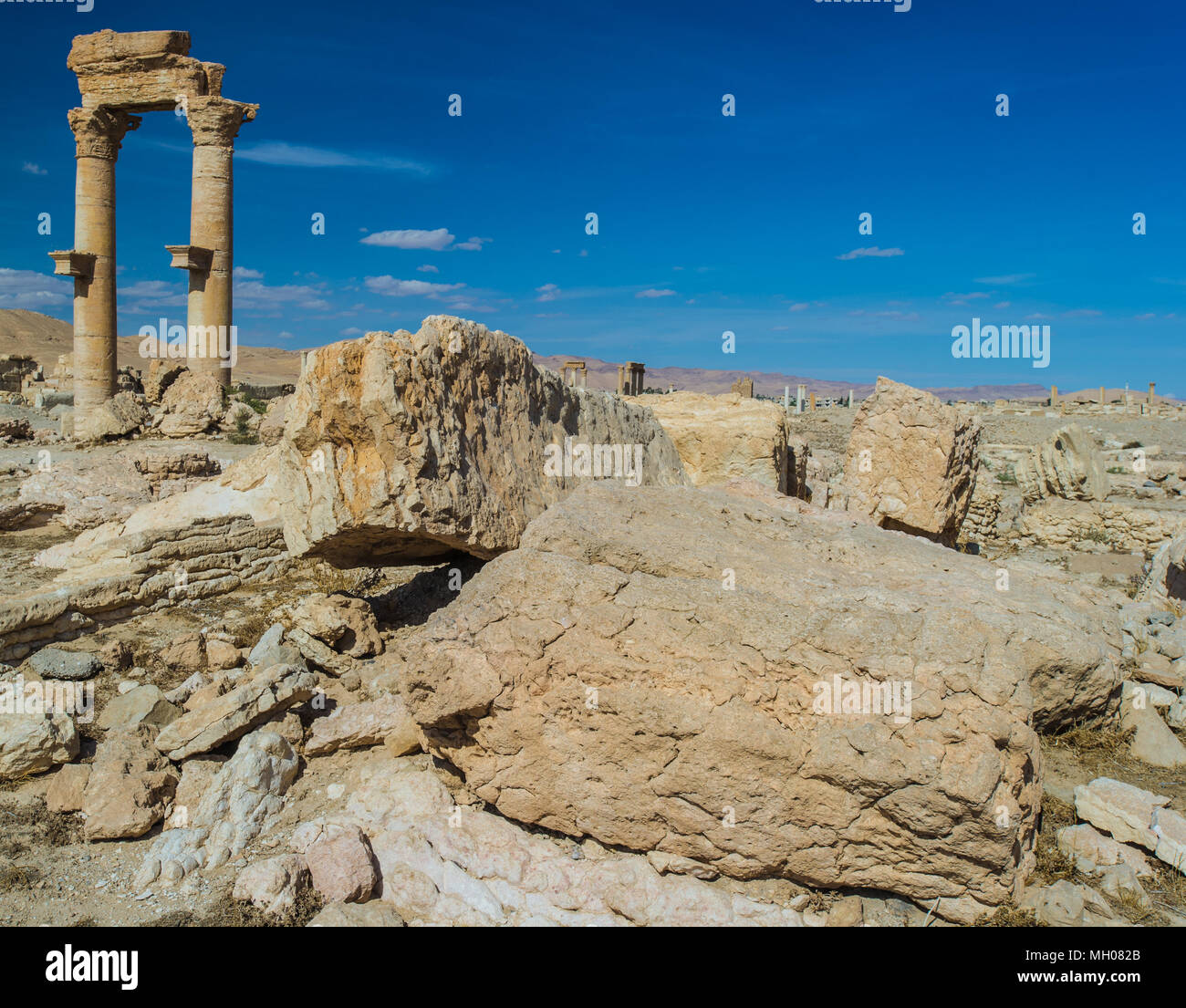 Ruins of palmyra at sunset hi-res stock photography and images - Alamy