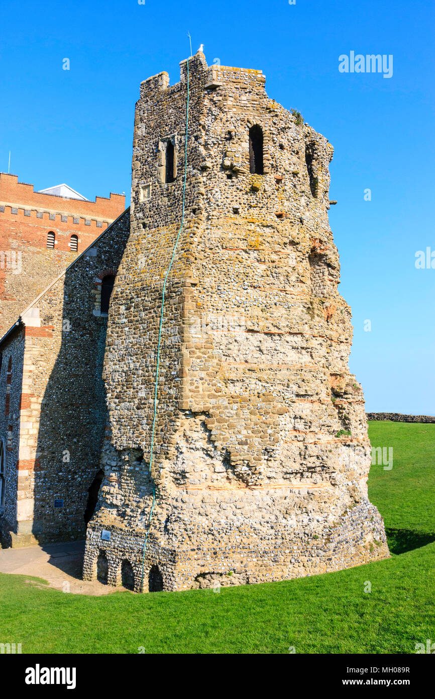 Roman lighthouse at dover castle. hi-res stock photography and images ...