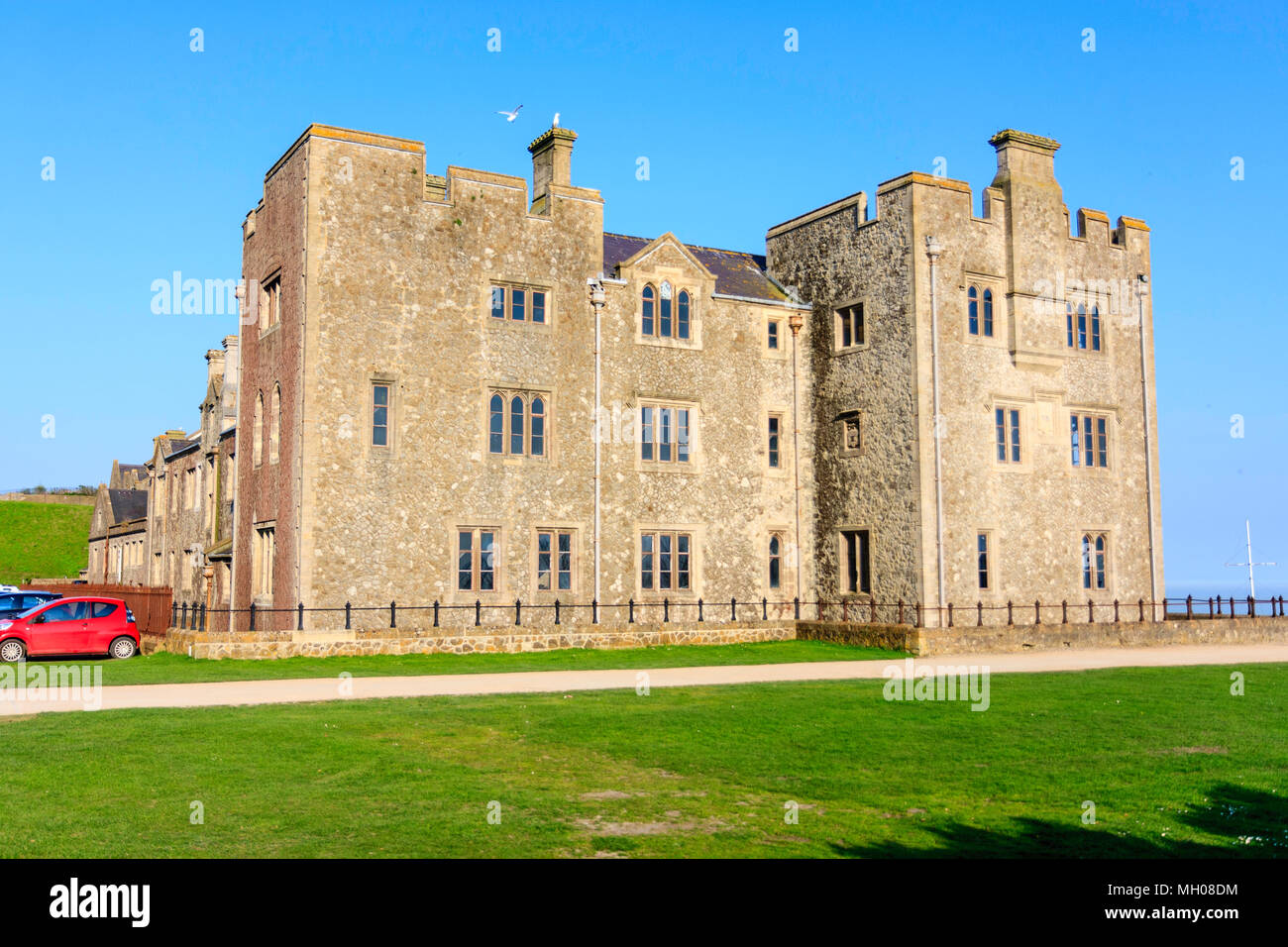 Officers barracks hi-res stock photography and images - Alamy