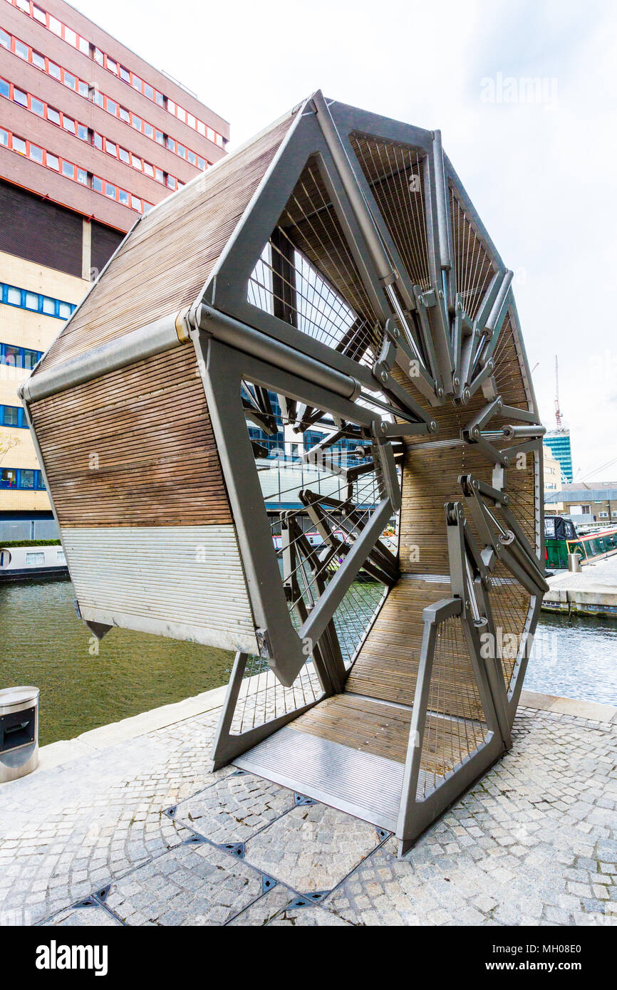 Rolling bridge london hi-res stock photography and images - Alamy