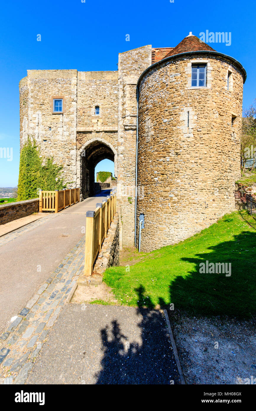 Dover castle. Peverell's Gate, fortified gate with side tower. built by ...