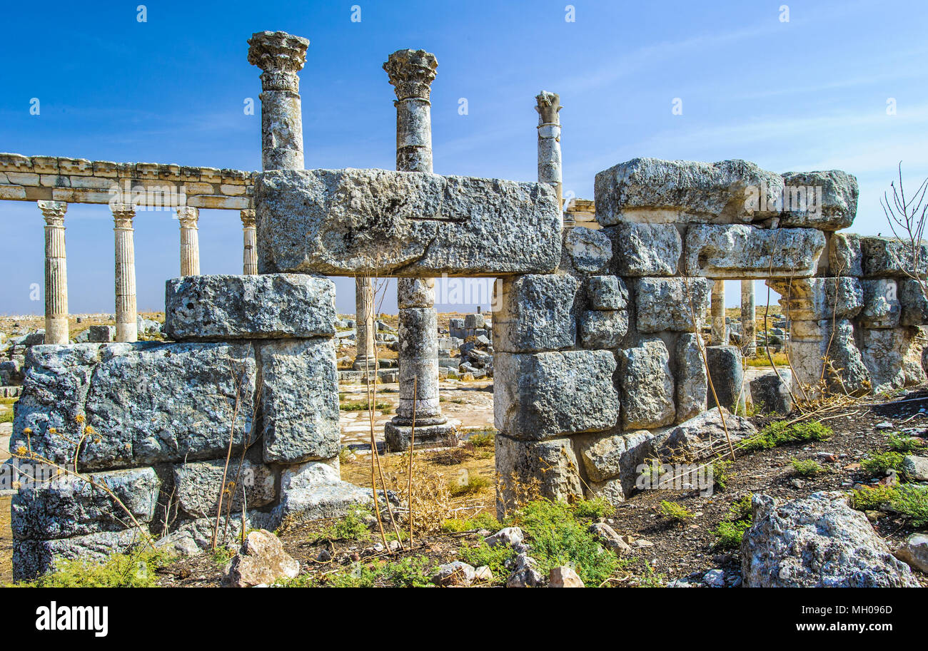Pillar flutes hi-res stock photography and images - Alamy