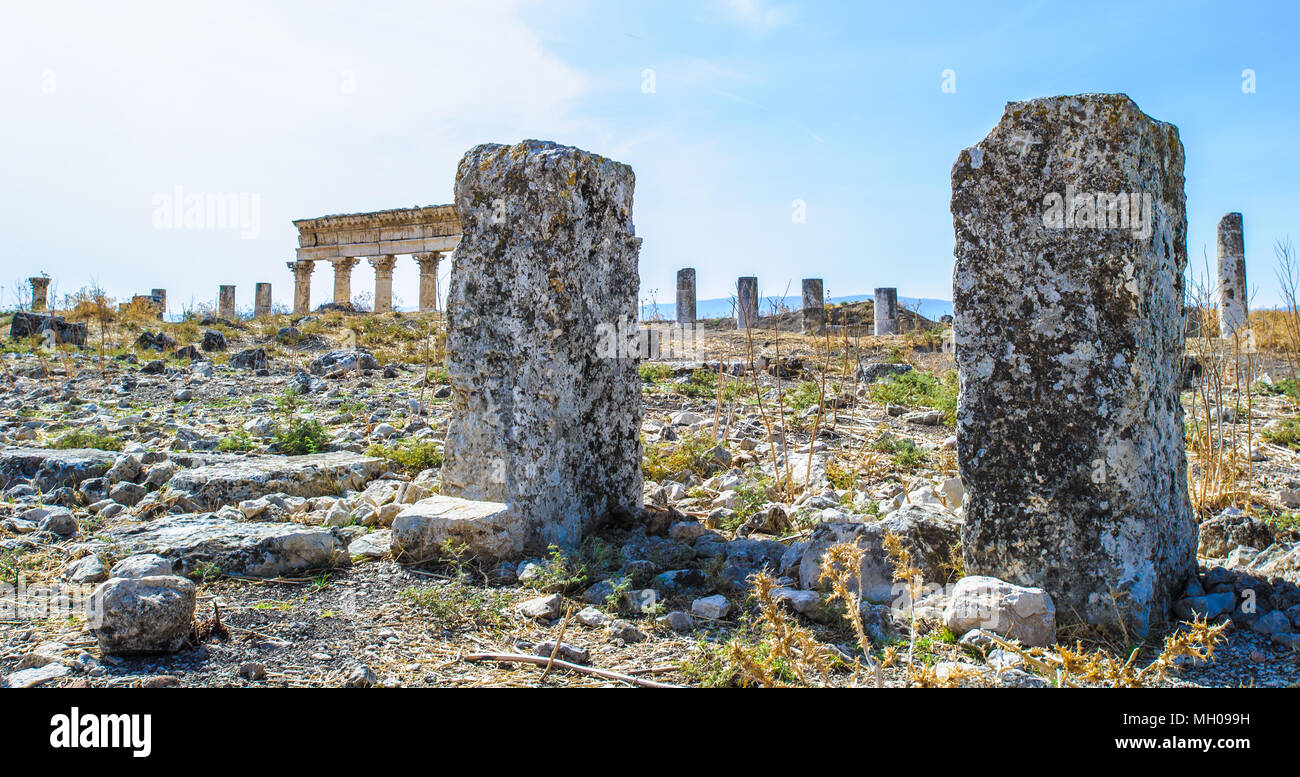 Stones of the ruins of Apamea, in Syria Stock Photo - Alamy