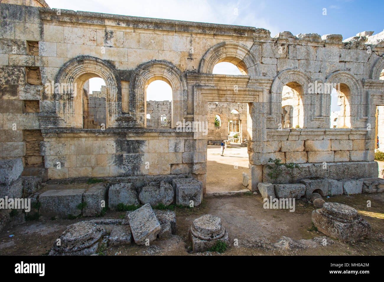 Ruins of the ancient castle in Syria Stock Photo - Alamy