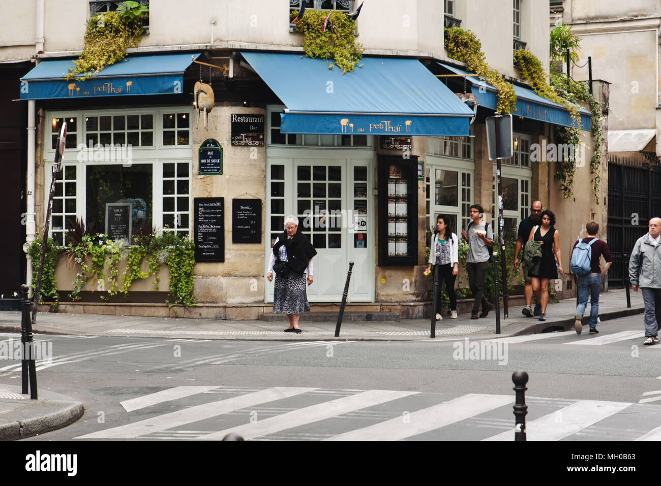 Typical cafe scene in paris hi-res stock photography and images - Alamy