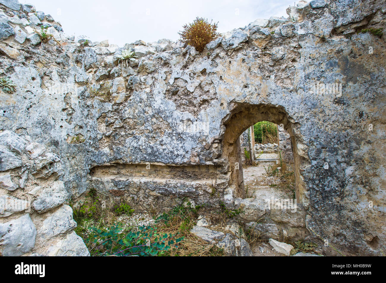 Syrian ruins of castle Stock Photo - Alamy