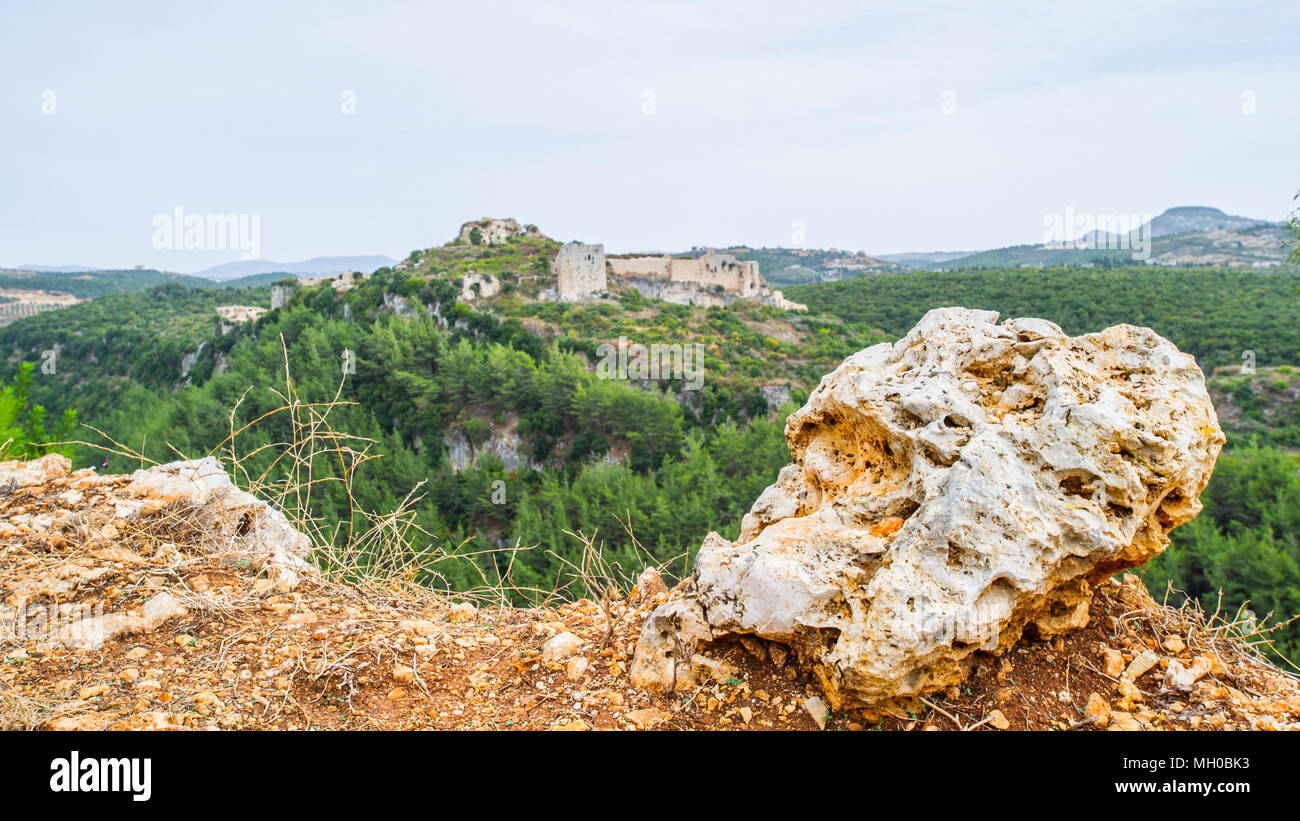 Ruins of the ancient castle in Syria Stock Photo - Alamy
