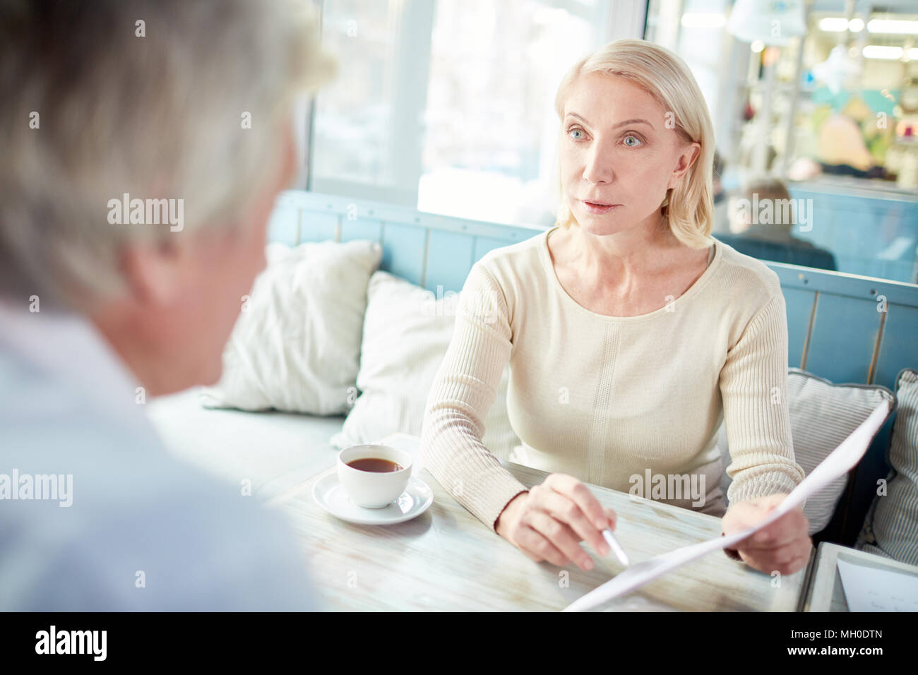 Mature woman job interview hi-res stock photography and images - Alamy