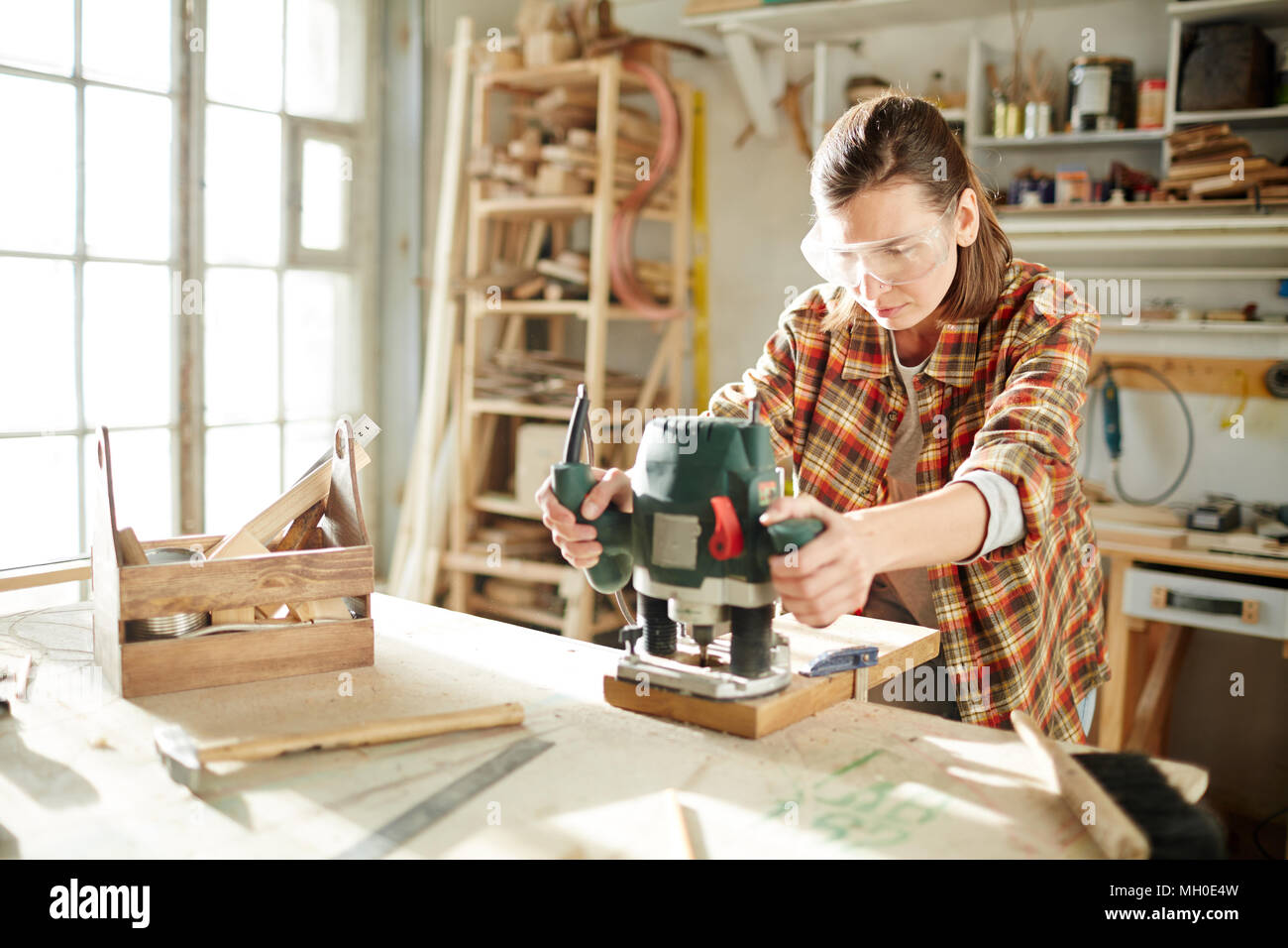 Woman toolbox hi-res stock photography and images - Alamy