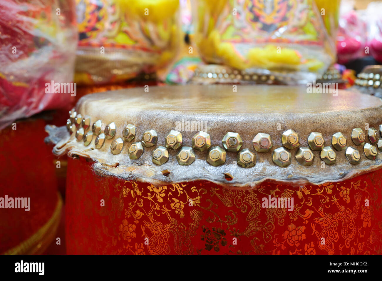 Traditional chinese lion dance drum Stock Photo - Alamy