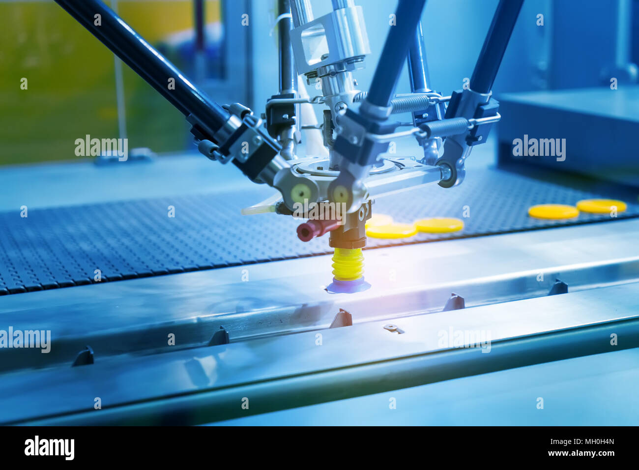 robot with vacuum suckers with conveyor in manufacture factory,Smart ...