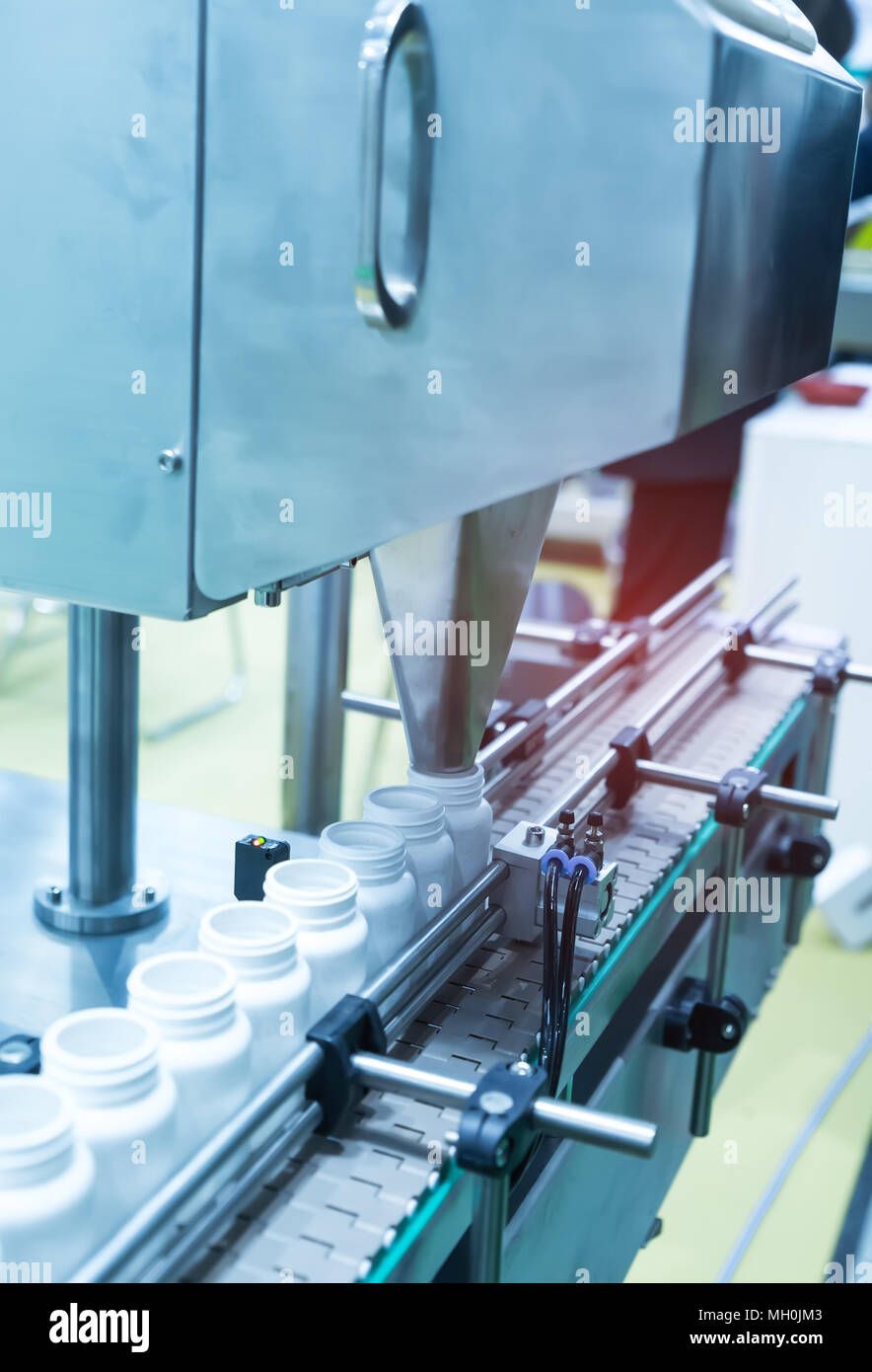 Pharmaceutical manufacturing process hi-res stock photography and ...