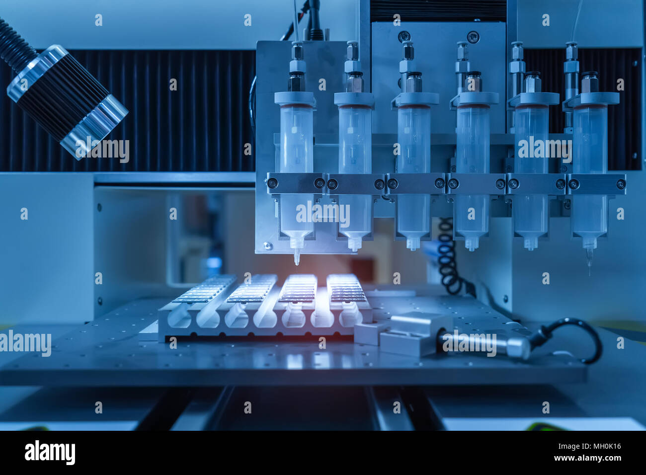 Robot holding glue syringe Injection Stock Photo - Alamy