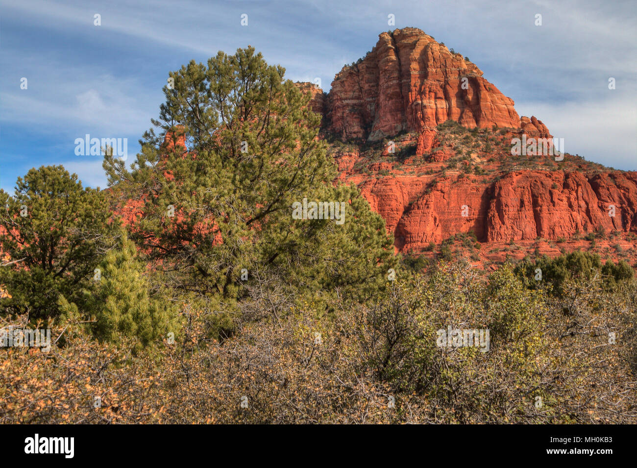 Sedona, Arizona has beautiful orange rocks and pillars in the desert ...