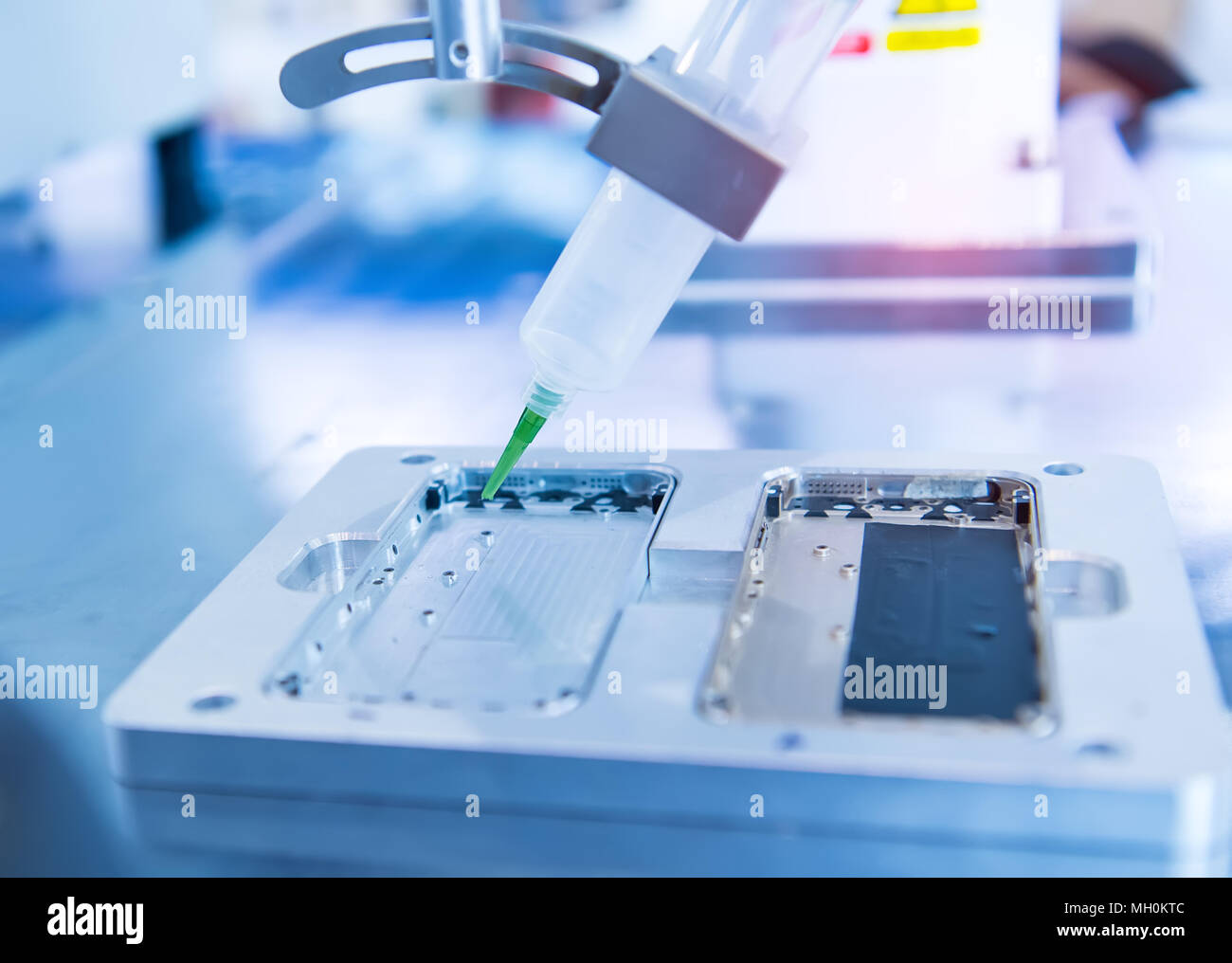 Robot holding glue syringe Injection Stock Photo - Alamy