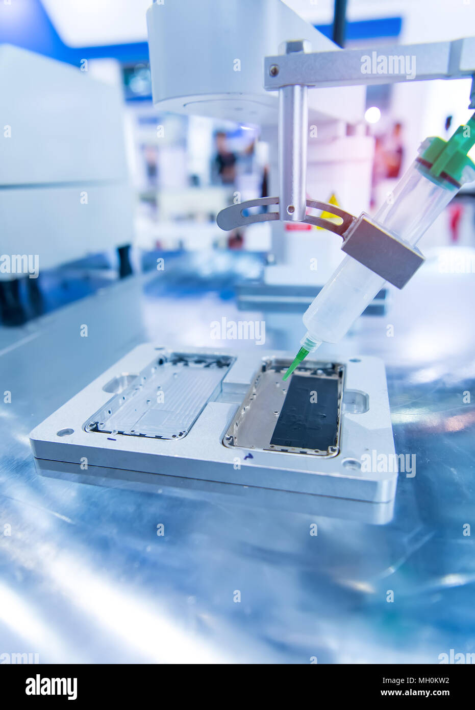 Robot holding glue syringe Injection Stock Photo - Alamy