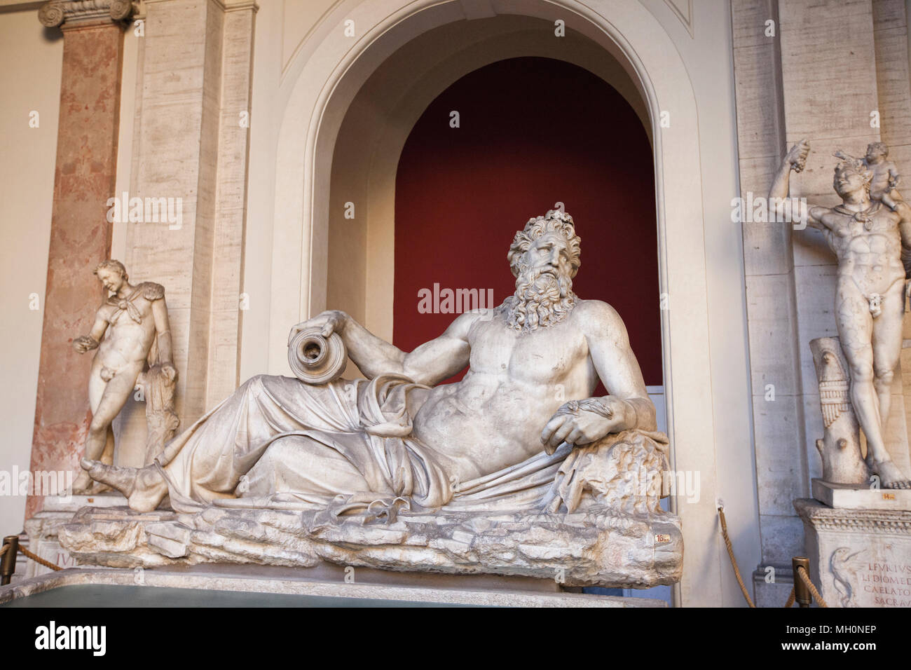 The river nile sculpture hi-res stock photography and images - Alamy