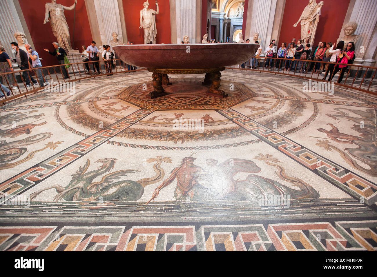 porphyry basin in sala rotunda in vatican museums Stock Photo - Alamy