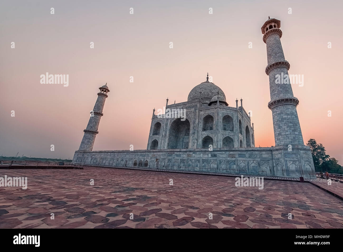 India taj mahal sunset hi-res stock photography and images - Alamy