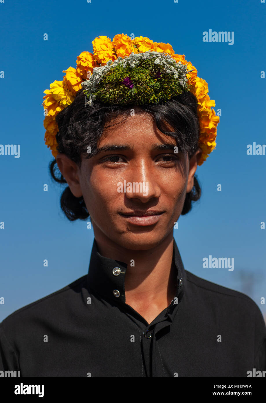 Portrait of an asiri flower man, Asir province, Al Farsha, Saudi Arabia ...