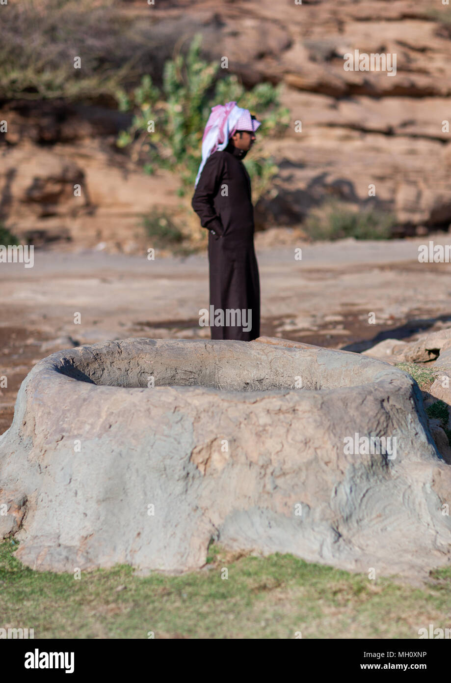 Saudi man in bir hima, Najran Province, Najran, Saudi Arabia Stock ...
