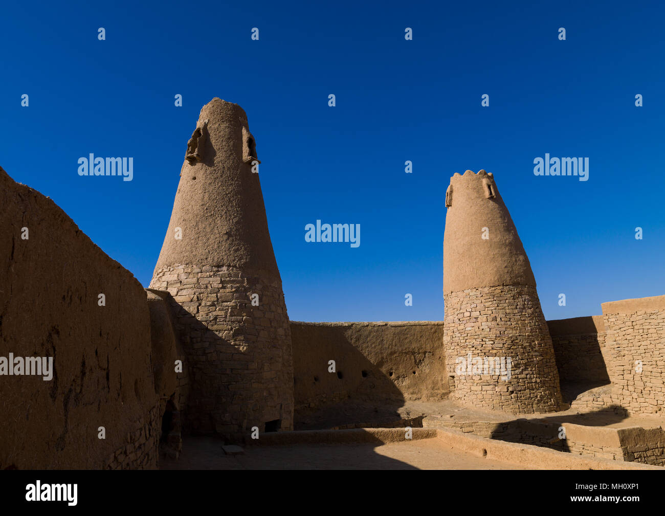 Stone and mud-brick qasr marid watchtower, Al-Jawf Province, Dumat Al ...