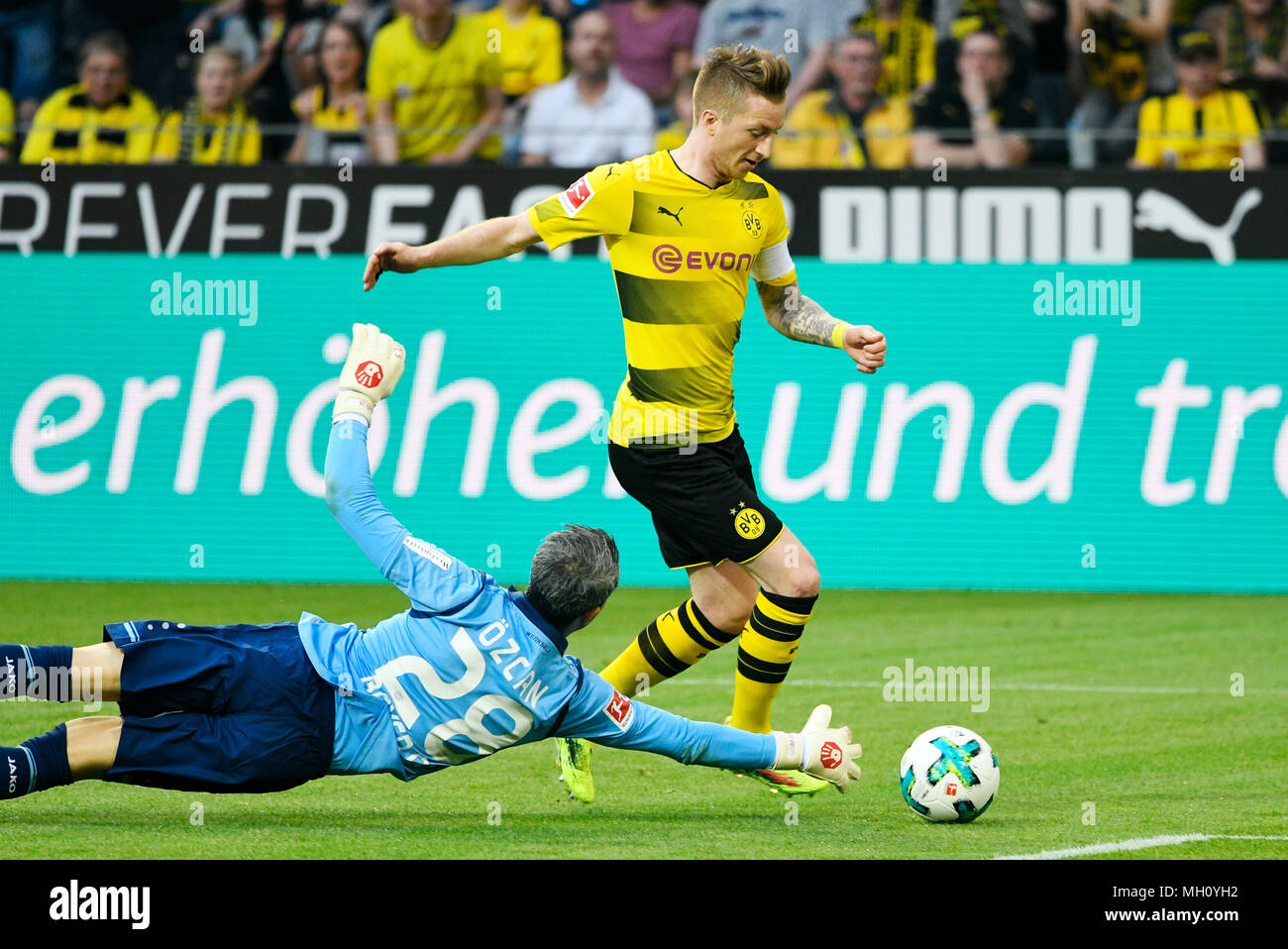 Scores the 4 0 football hi-res stock photography and images - Alamy