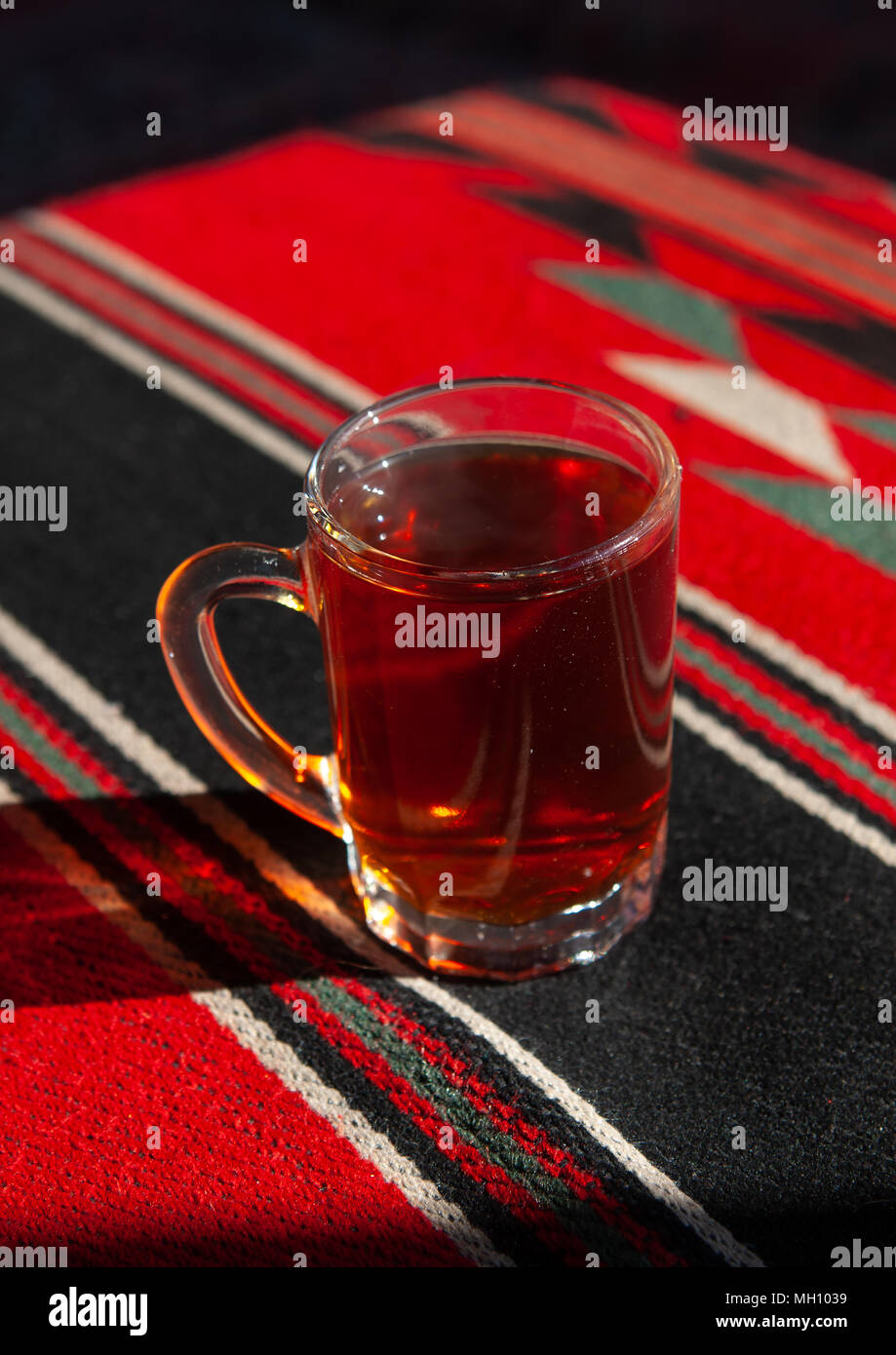 Saudi arabia tea hi-res stock photography and images - Alamy