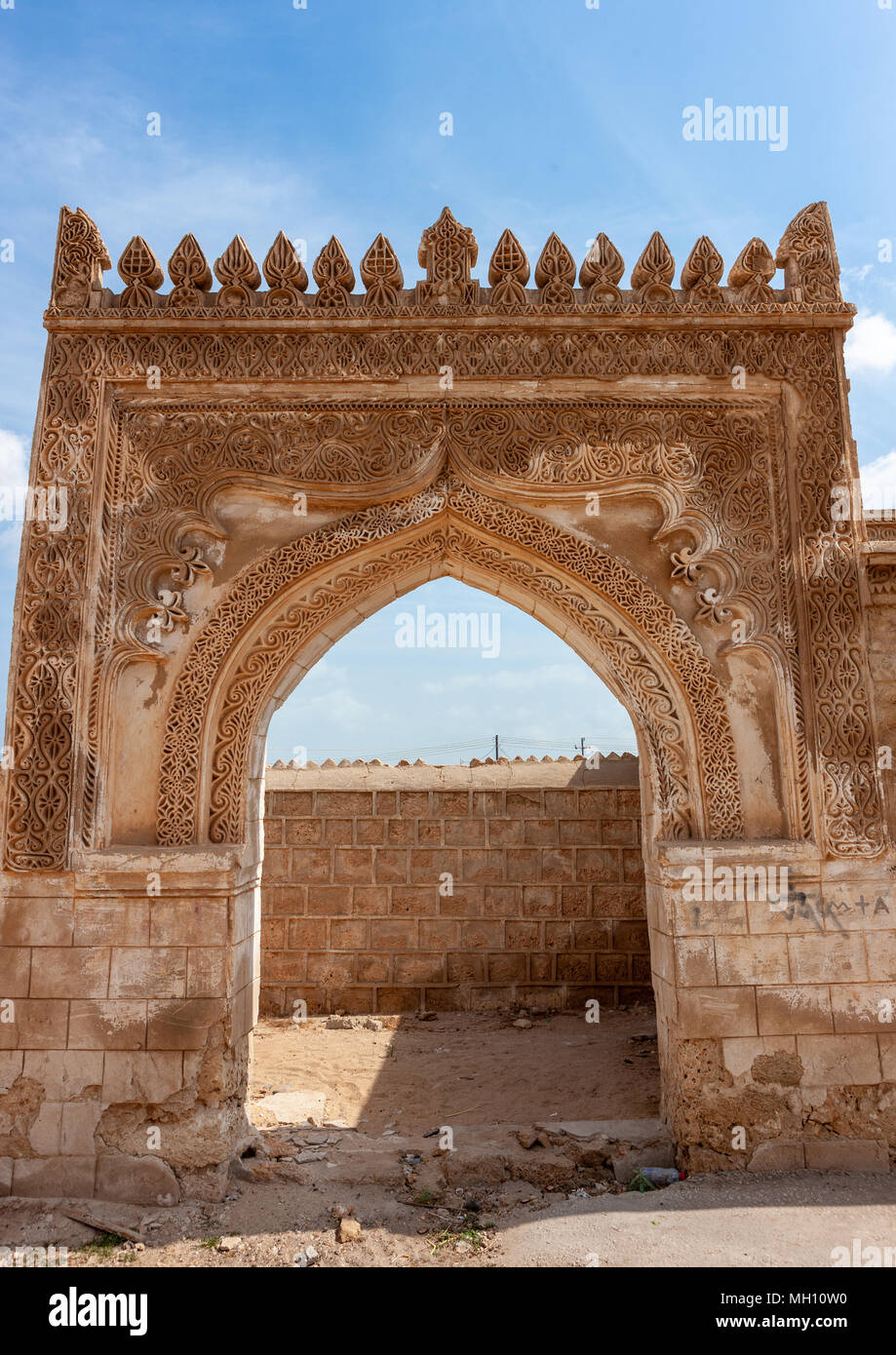 Al-refae'e house gateway decorated with stucco, Jizan Region, Farasan ...