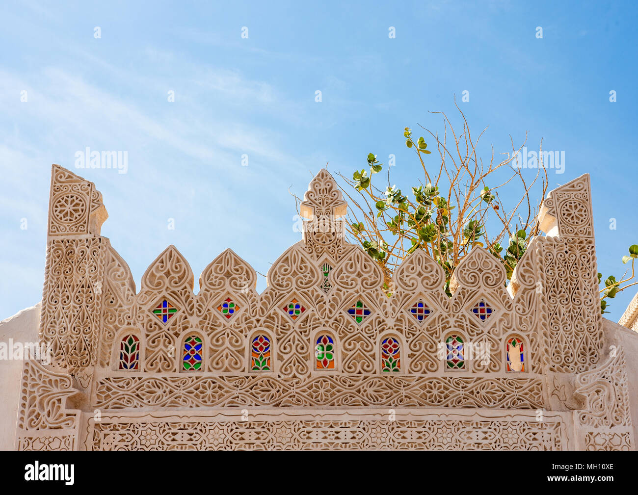 Top of al-refae'e house gateway decorated with stucco, Jizan Region ...