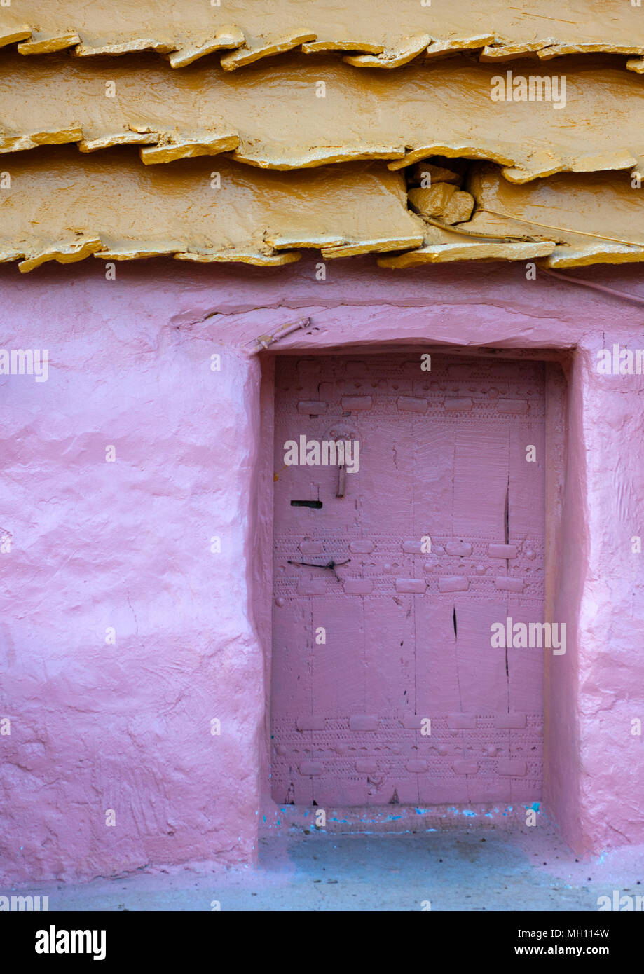 Pink door traditional clay hi-res stock photography and images - Alamy
