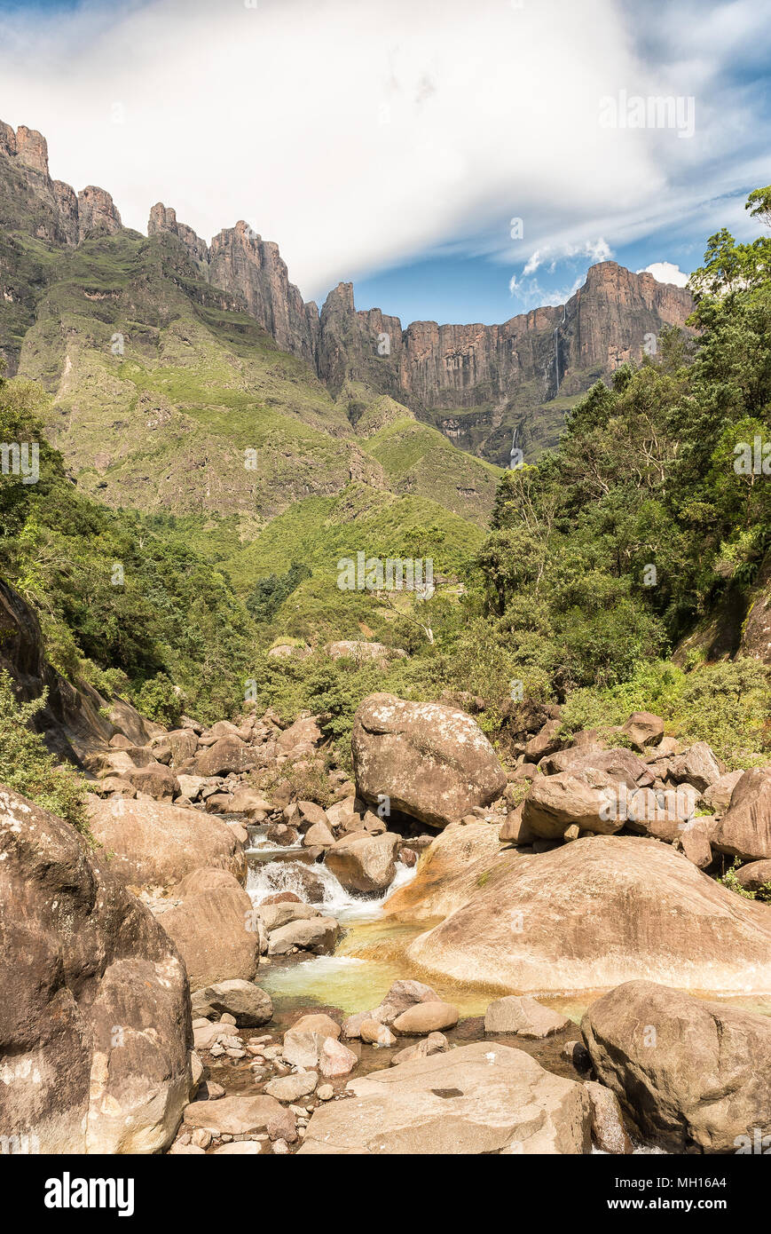 The Tugela River with the Tugela Falls, at 948 m, the 2nd tallest ...
