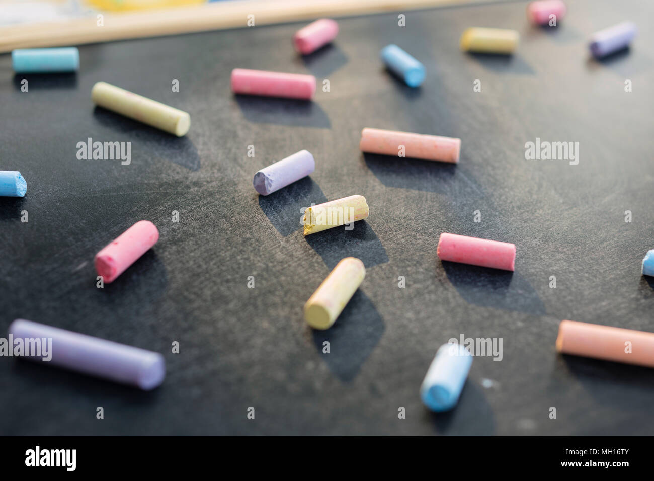 Group kids chalk hi-res stock photography and images - Alamy