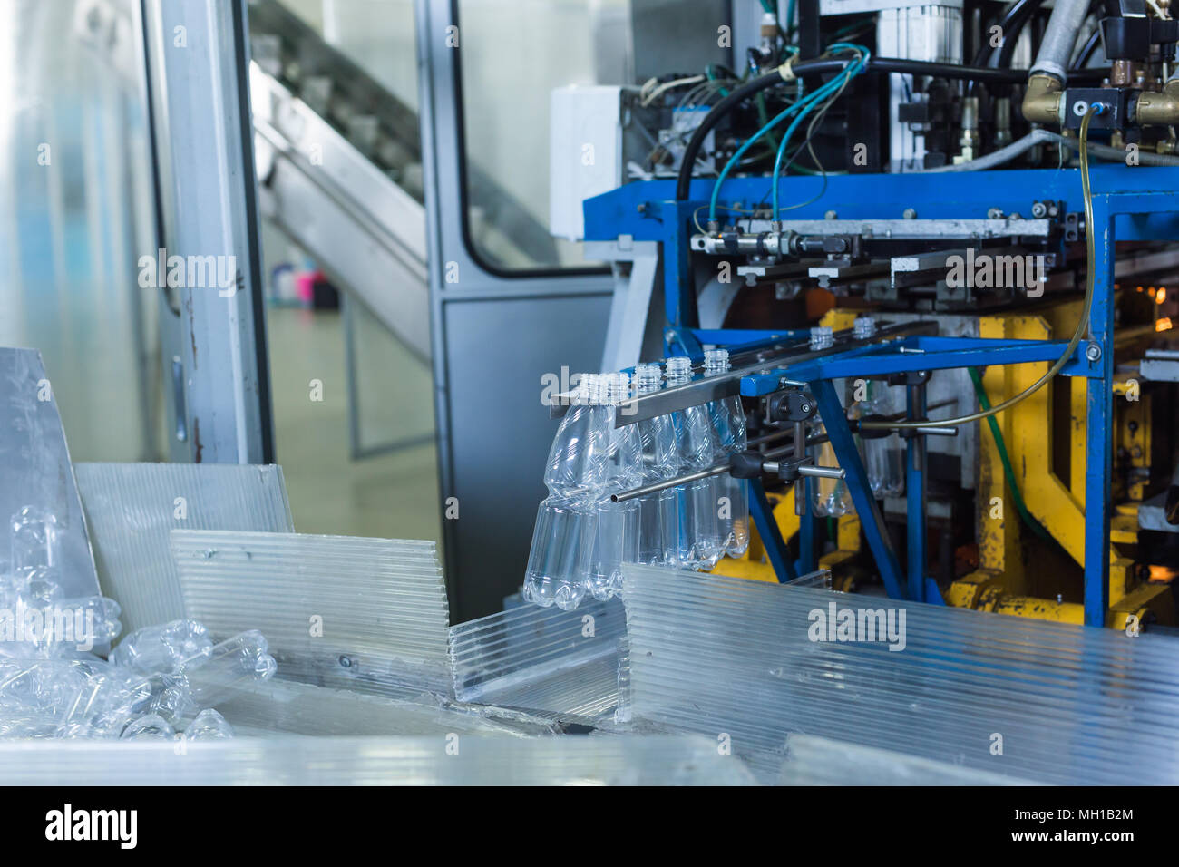 Water factory - Water bottling line for processing and bottling pure ...