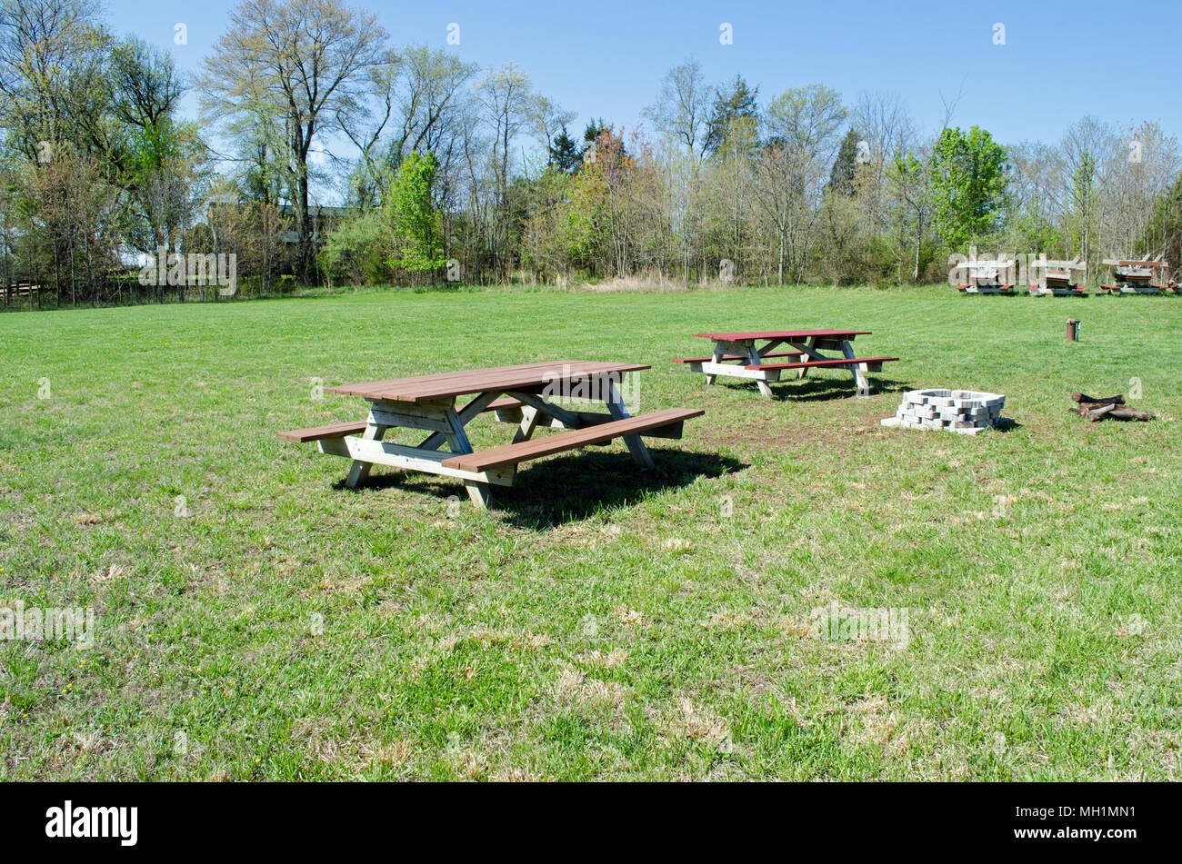 Picnic table in the park hi-res stock photography and images - Alamy