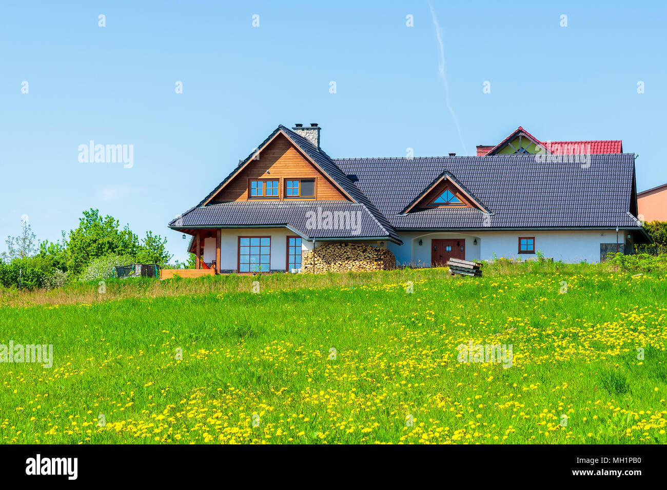 Modern house exterior poland hi-res stock photography and images - Alamy