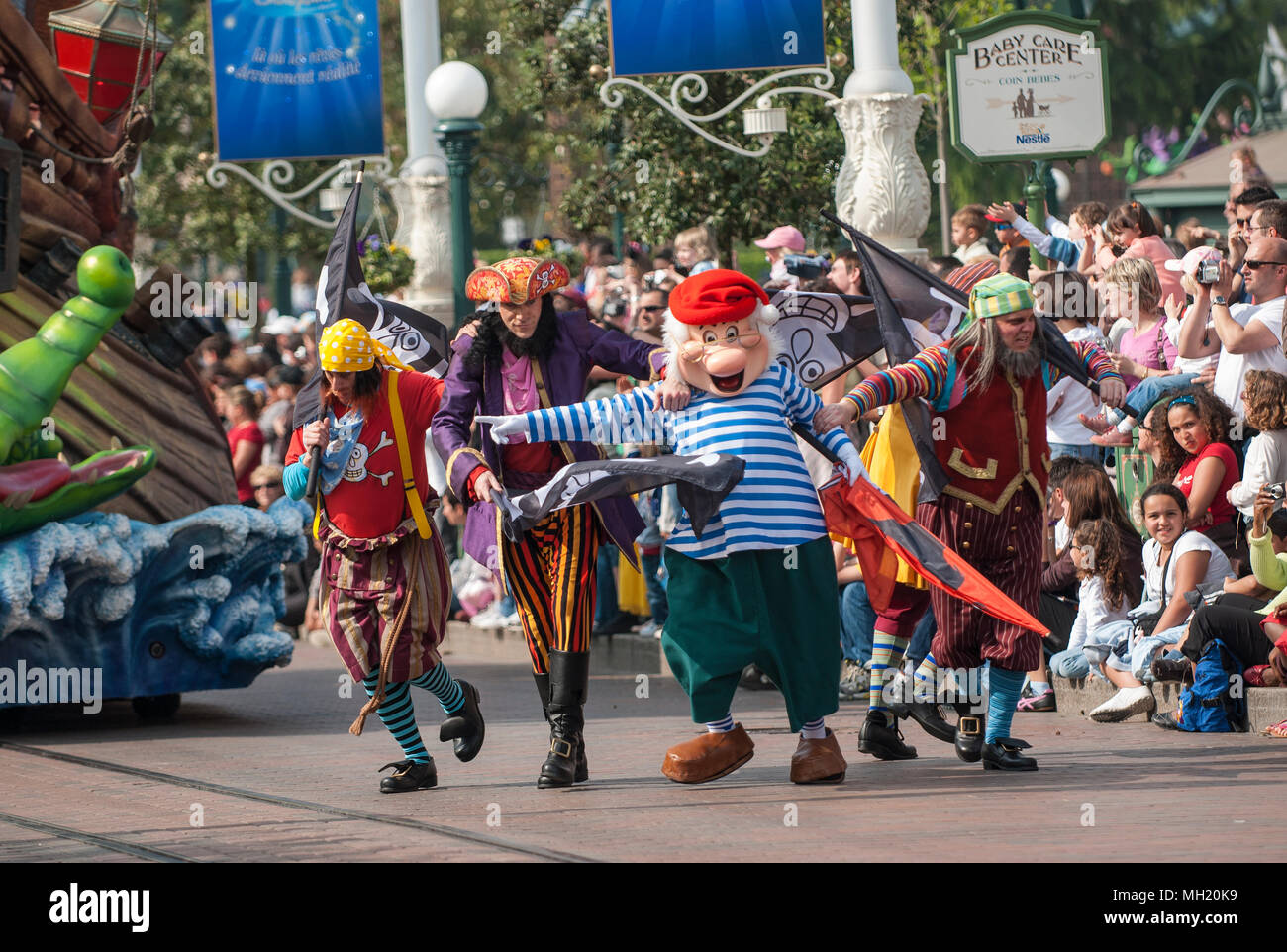 Captain hook and disney hi-res stock photography and images - Alamy
