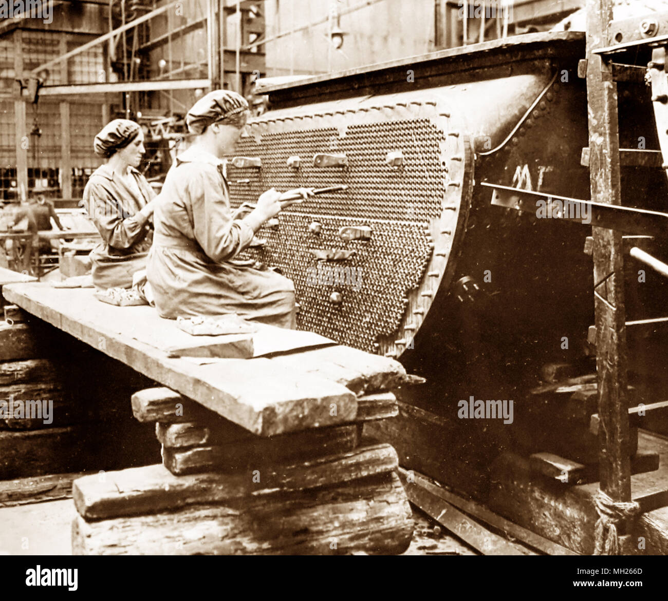 Victorian factory workers hi-res stock photography and images - Alamy
