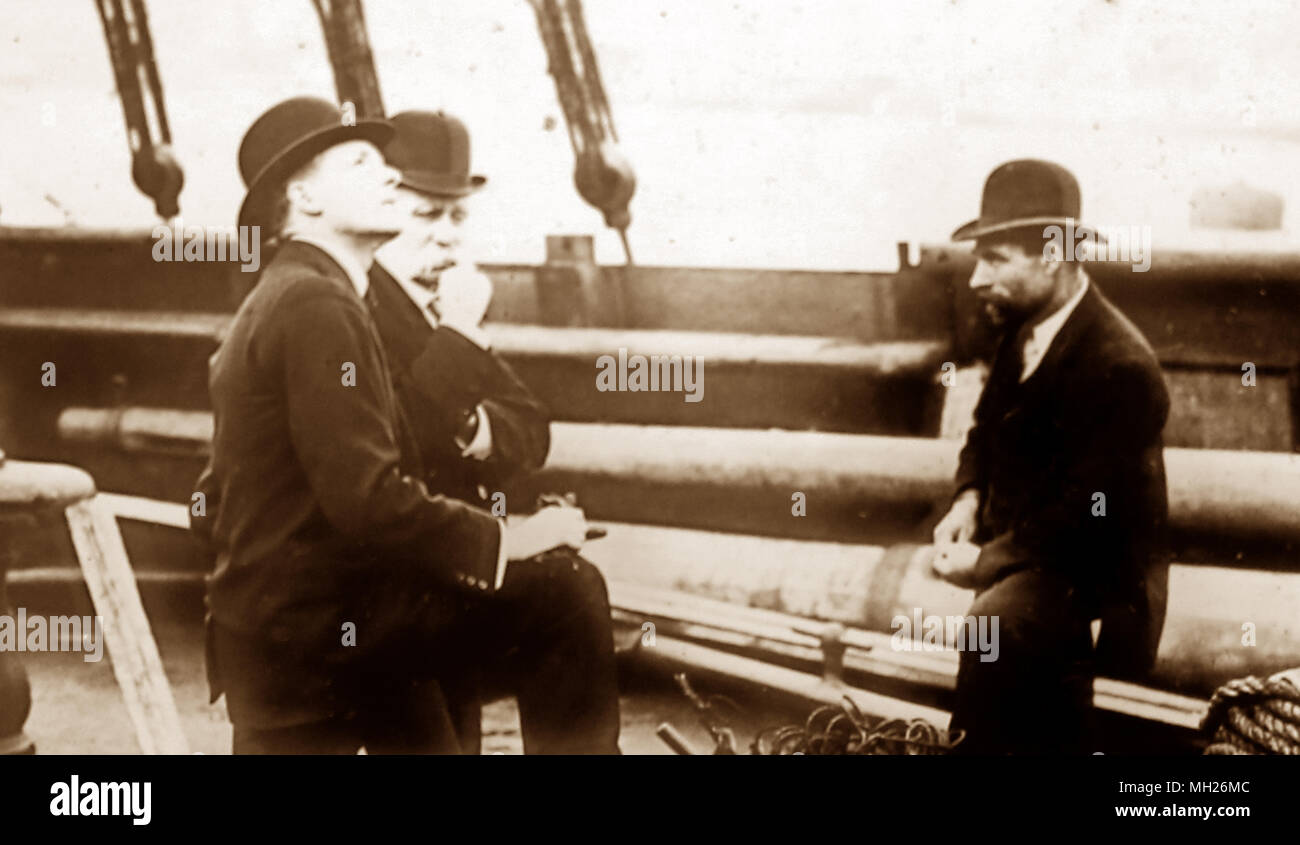 Second in command hi-res stock photography and images - Alamy