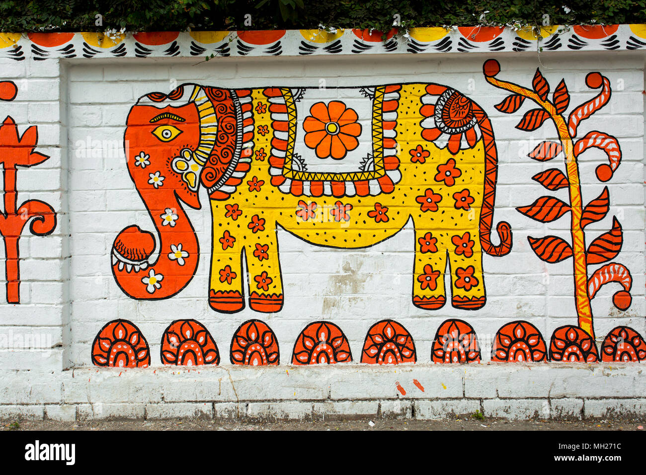 Dhaka University Fine Arts (FFA) student paints to their institute wall ...