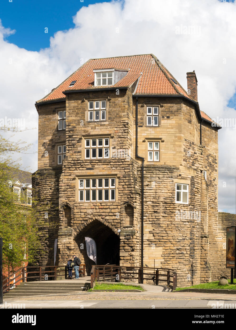 England black gate castle hi-res stock photography and images - Alamy
