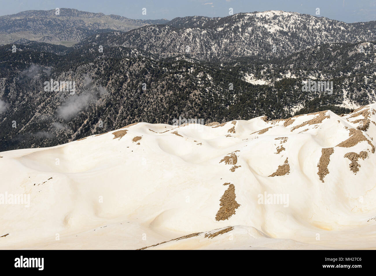 Snow on the taurus mountains hi-res stock photography and images - Alamy