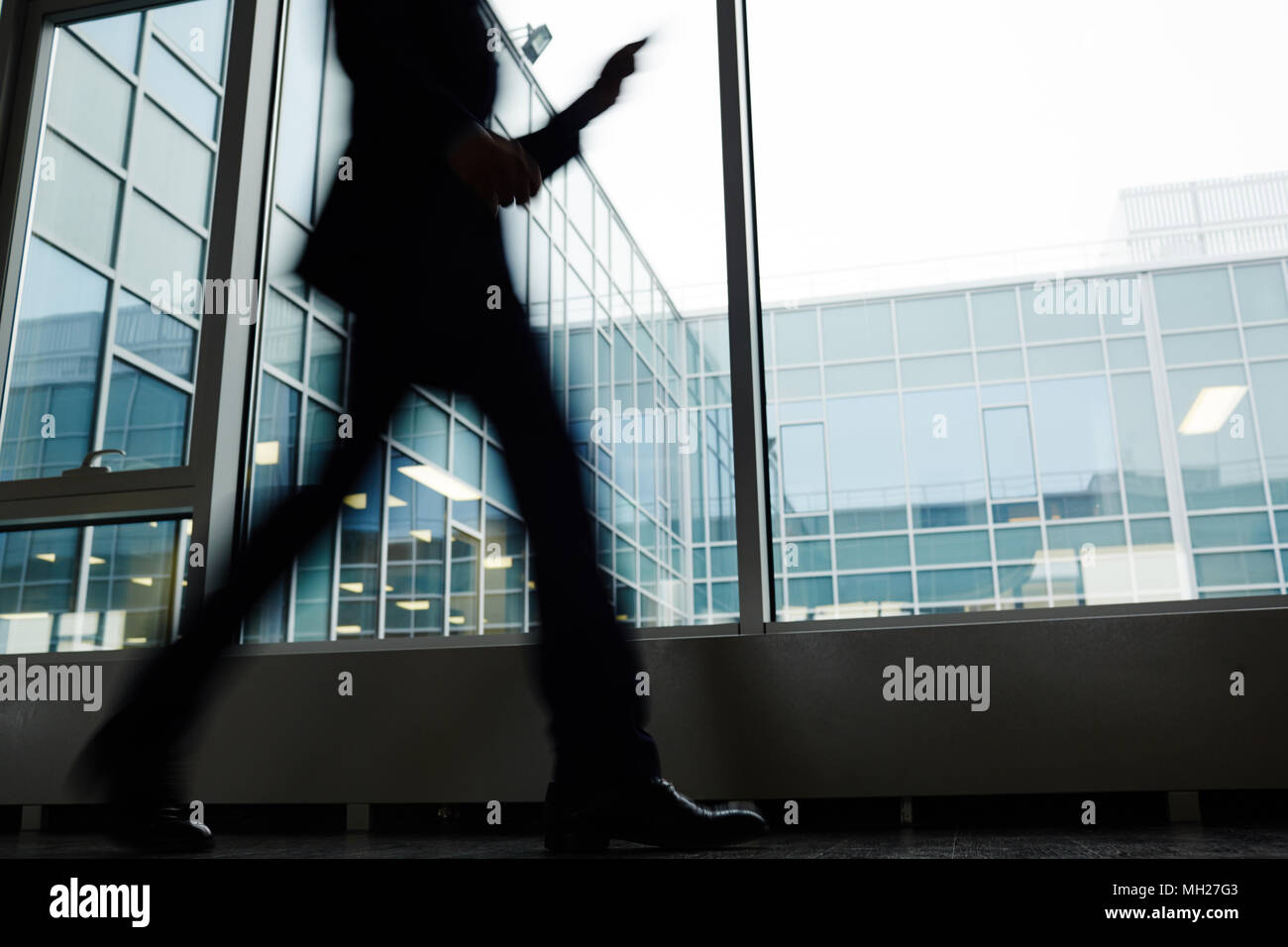 Texting messaging on the move hi-res stock photography and images - Alamy