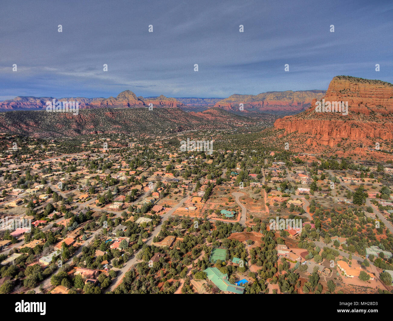 Sedona, Arizona has beautiful orange rocks and pillars in the desert ...