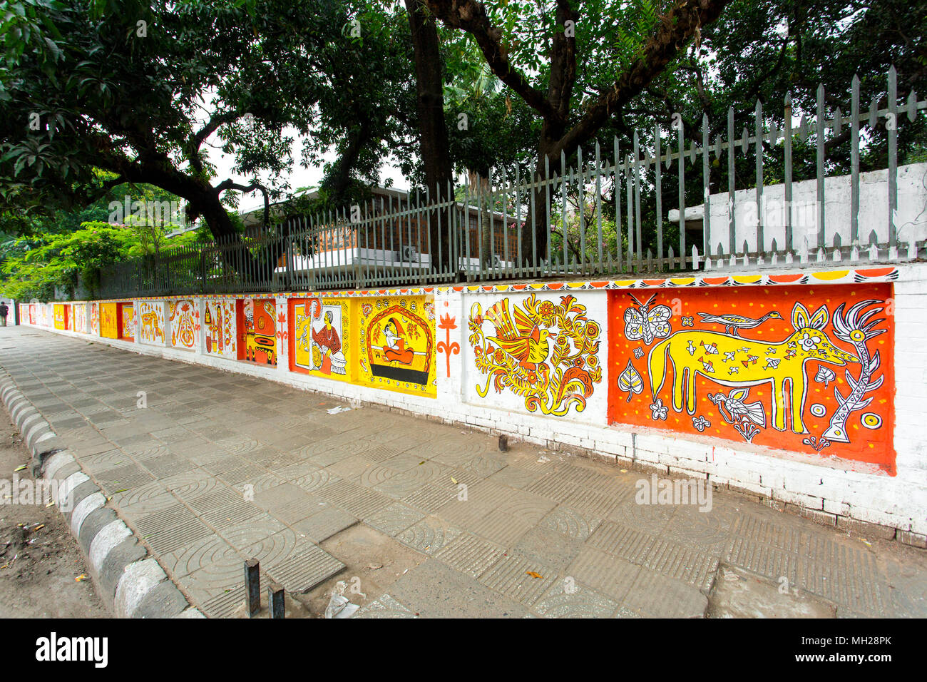 Dhaka University Fine Arts (FFA) student paints to their institute wall ...