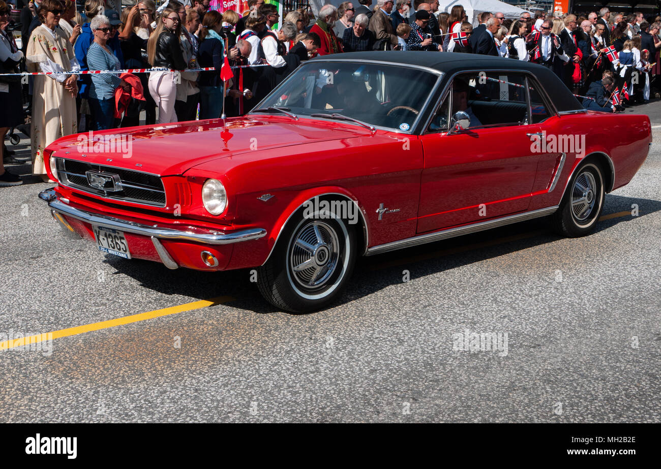 Classic red ford mustang hi-res stock photography and images - Alamy