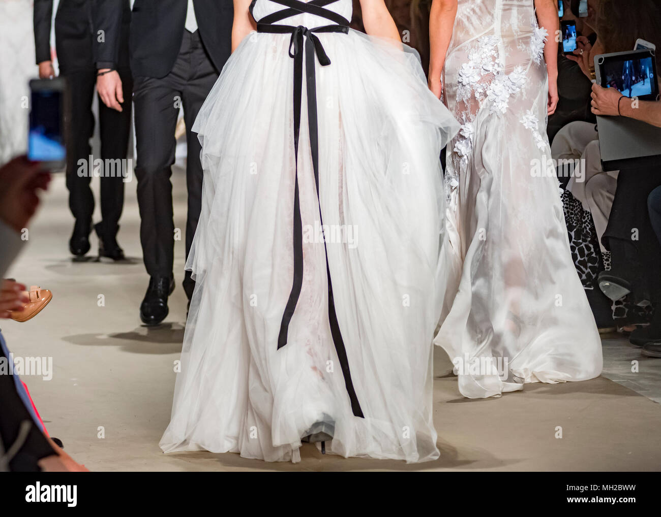 Female male models walk hi-res stock photography and images - Alamy